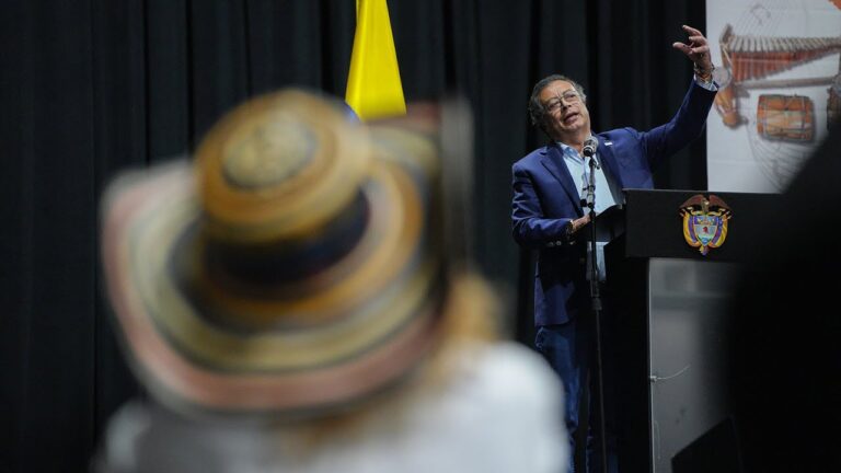 La crítica de Andrés Caro a Petro y a la teoría del valor de Marx